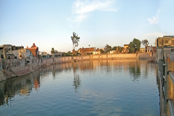 श्रीकृष्ण अौर राधा ने बनाए थे ये कुंड, यहां स्नान से होती है पुत्र रत्न ...