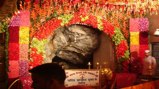आज खुलेंगे वैष्णो देवी भवन की पुरानी गुफा के द्वार - vaishno devi ...