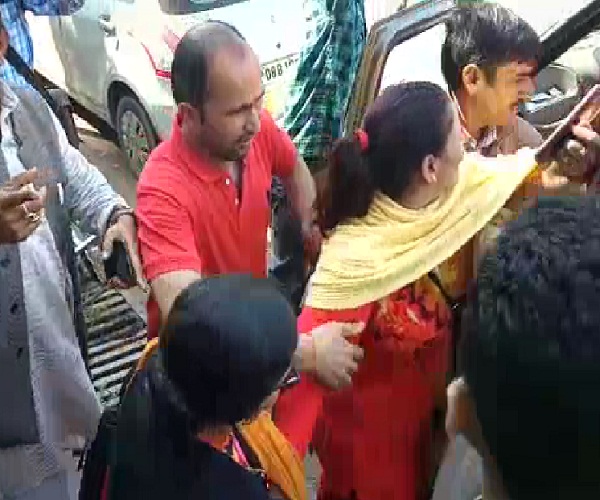 दयाल प्यारी का गुस्सा जारी (Watch Video) - dayal pyari