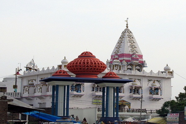 विश्व का एकमात्र शिव मंदिर, जहां अर्धनारीश्वर स्वरूप में विराजमान हैं ...