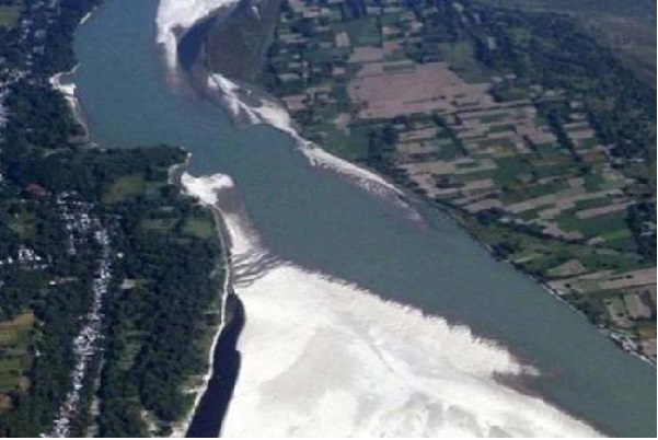 पानी रोकने से बौखलाया पाक, बोला भारत चाहे तो रोक ले नदियों का पानी ...