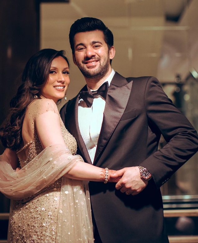 वेडिंग फोटोग्राफी के लिए करण-द्रिशा से सीखें पोज