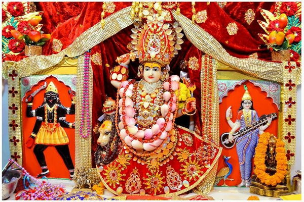 झंडेवाला मंदिर में हरियाली तीज पर कार्यक्रम आयोजित - jhandewala devi ...