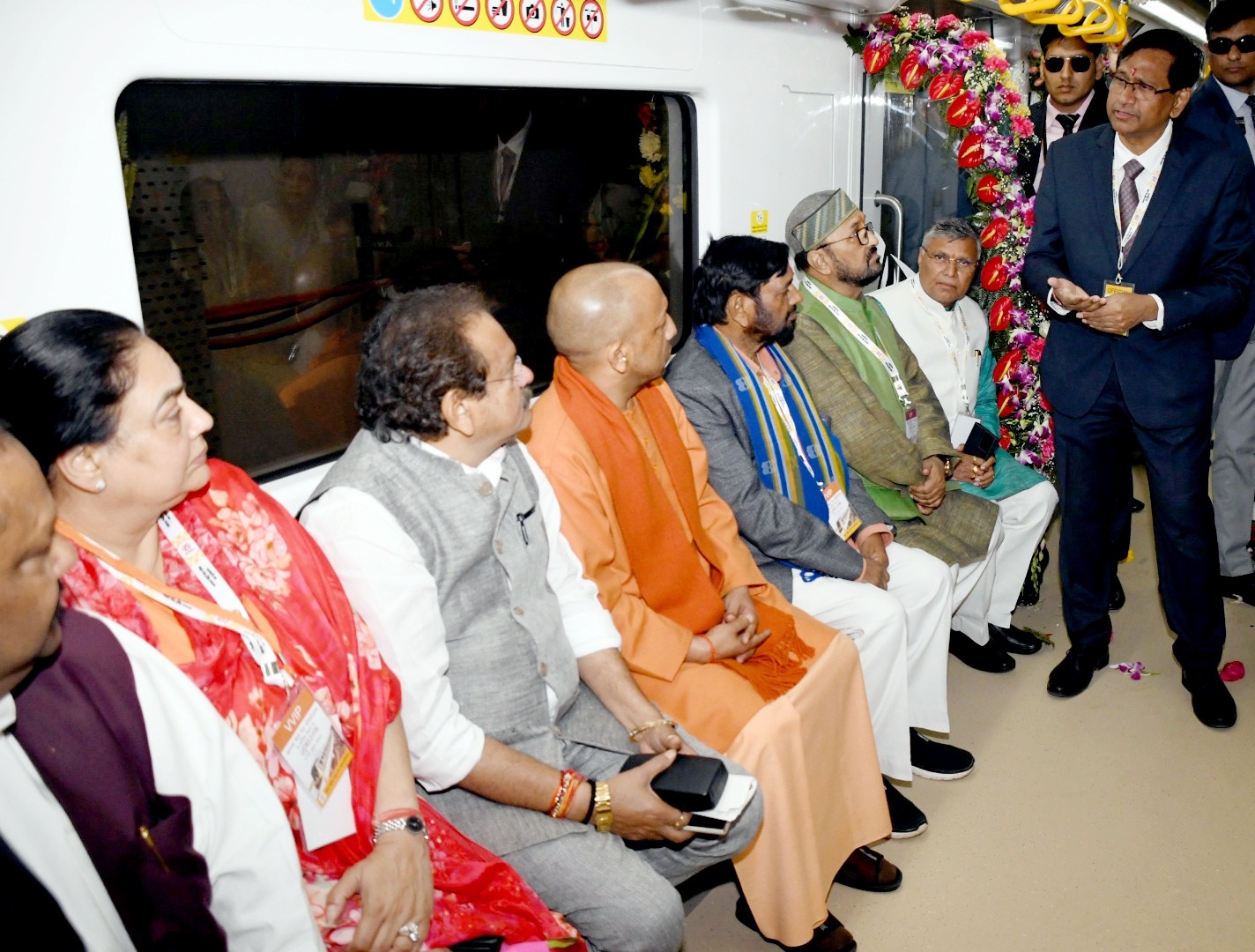 Agra Metro Inauguration: आगरा मेट्रो का प्रधानमंत्री नरेंद्र मोदी ने ...