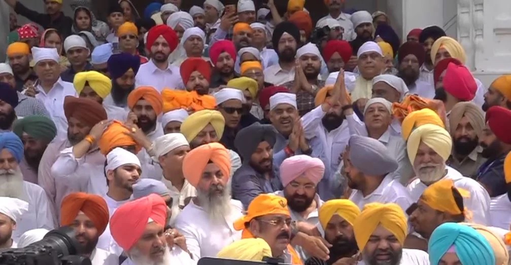 राज्यसभा सदस्य तरुण चुघ और BJP अध्यक्ष केवल सिंह ढिल्लों ने श्री दरबार ...