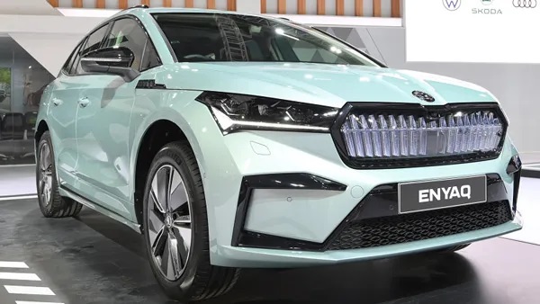 भारत मोबिलिटी एक्सपो में पेश हुई Skoda Enyaq EV, MEB प्लेटफॉर्म पर होगी ...