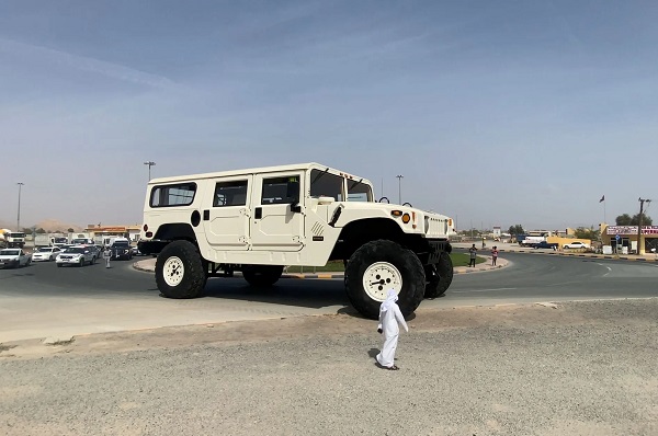 46 फीट लंबी और 21 फीट ऊंची...क्या आपने भी देखी है ऐसी विशालकाय Hummer ...