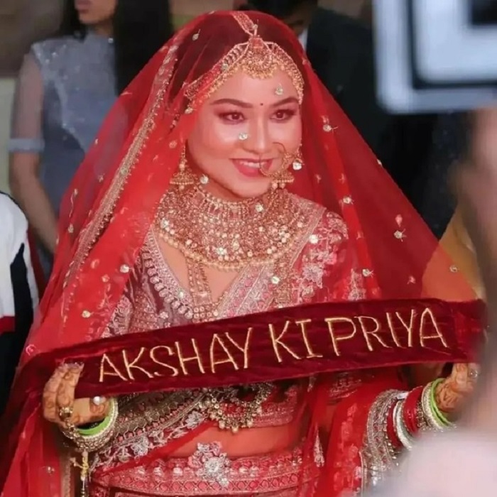 इस तरह का हैवी वर्क दुपट्टा आप शादी में ट्राई कर सकती हैं।