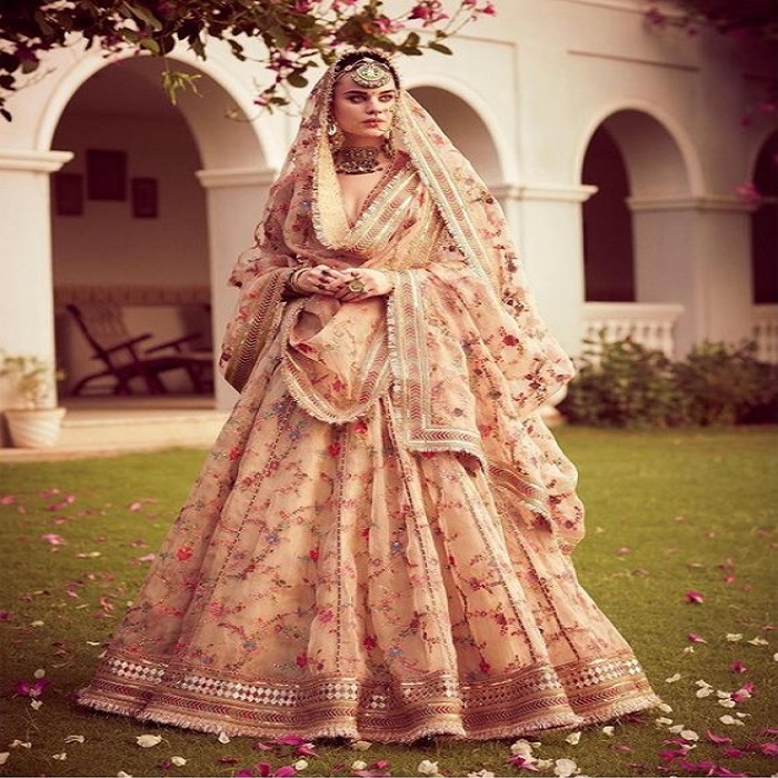 रेड-पिंक नहीं शादी में ट्राई करें ये Unique Lehnga कलर्स