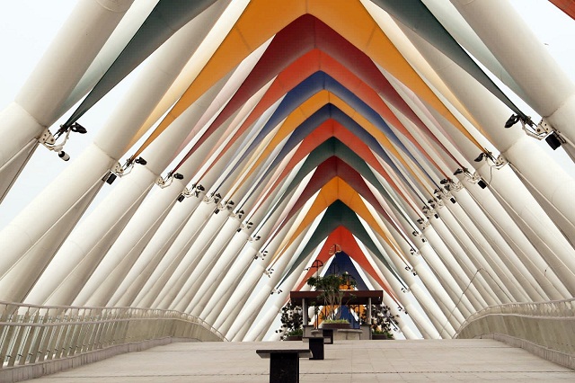 अहमदाबाद में साबरमती पर बने FOB ''अटल ब्रिज'' का खूबसूरत नजारा