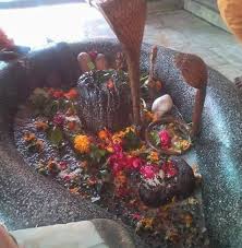 200 साल पहले इस शिवलिंग से निकला था खून! - shri junglee nath temple in ...