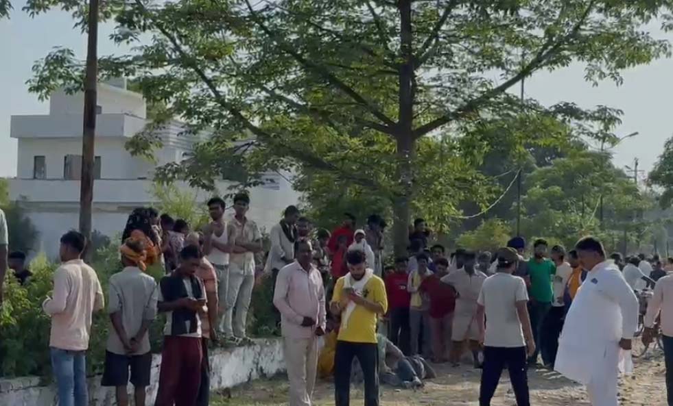 सड़क हादसे में इंसानियत शर्मसार! घायल को बचाने की बजाय शव फेंककर भागा ...