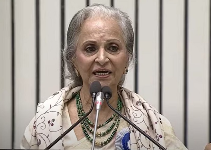 वहीदा रहमान को दादा साहेब फाल्के अवॉर्ड मिलने पर तालियों से गूंज उठा ...