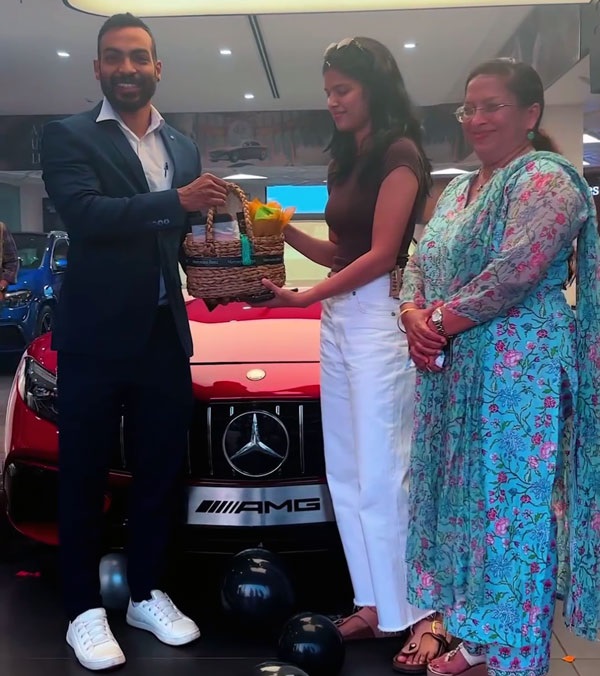 बीजेपी नेता माइकल लोबो ने बेटी को गिफ्ट की Mercedes-Benz SL55 AMG ...