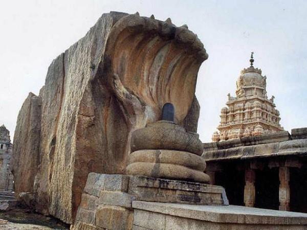 इस मंदिर में झूलते हैं खंभे, वैज्ञानिक और इंजीनियर भी हैरान - pillars ...