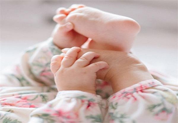 इस बच्चे के हाथ-पैर में नहीं है एक भी उंगली! - baby born without ...