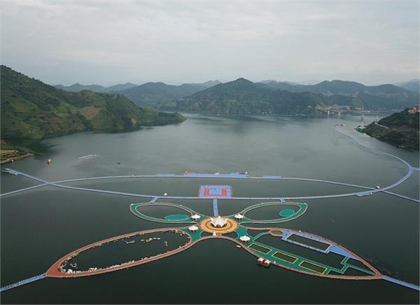 यह है दुनिया का पहला और सबसे लंबा Floating Road, देखकर हो जाएंगे हैरान ...