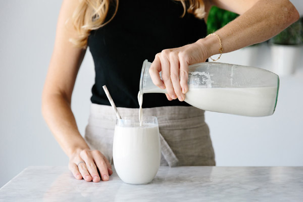 अमूल और मदर डेयरी के बाद अब DMS के दूध भी हो सकते हैं महंगे - dms milk ...