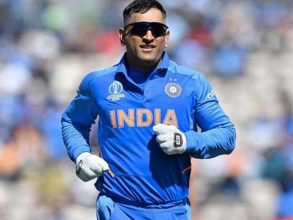 रेलवे में नौकरी कर चुके हैं धोनी, एक फैसले ने बदल डाली पूरी जिंदगी ...