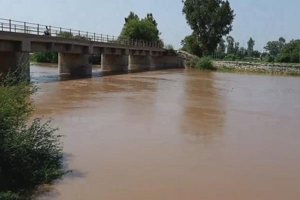घग्घर नदी एक बार फिर हुई बरसाती पानी से लबरेज, किसानों के खिले चहेरे ...