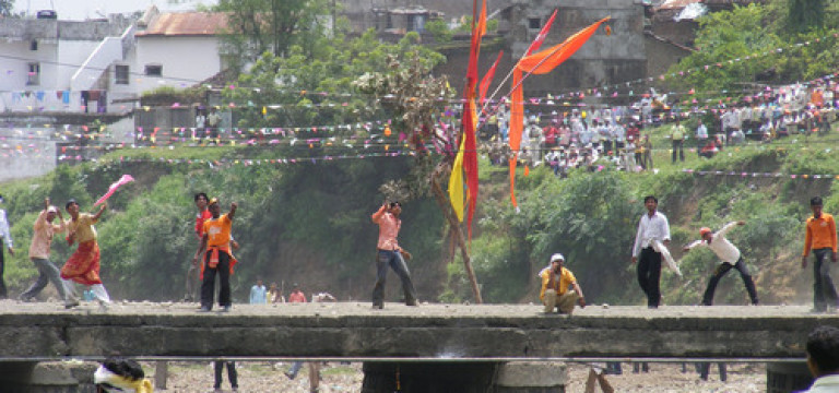 Gotmar Mela 2021: परंपरा के नाम पर होता है ‘पत्थरबाजी’ का खूनी खेल ...