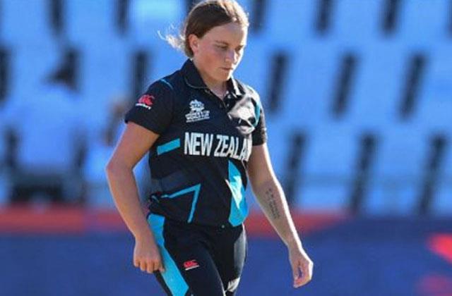 न्यूजीलैंड की ऑफ स्पिनर ने एक वनडे मैच में फेंके 11 ओवर, ऑन-फील्ड ...
